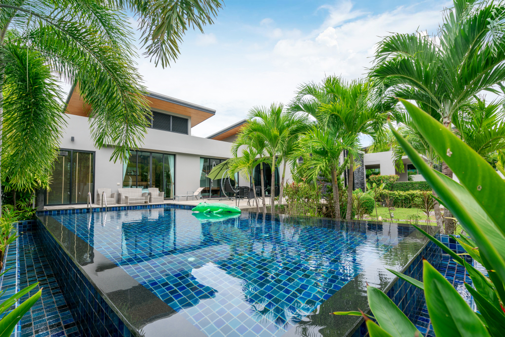 Transform Your Backyard: Top 2024 Pool Trends for Sarasota Homes